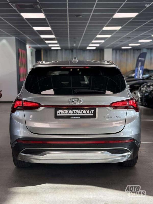 Grey Hyundai Santa Fe 2021 in Klaipeda, with an engine capacity of 2.50 L and mileage of 44 thousand km for 22950 €, photo 5 on AUTOMOTO.COM.LV