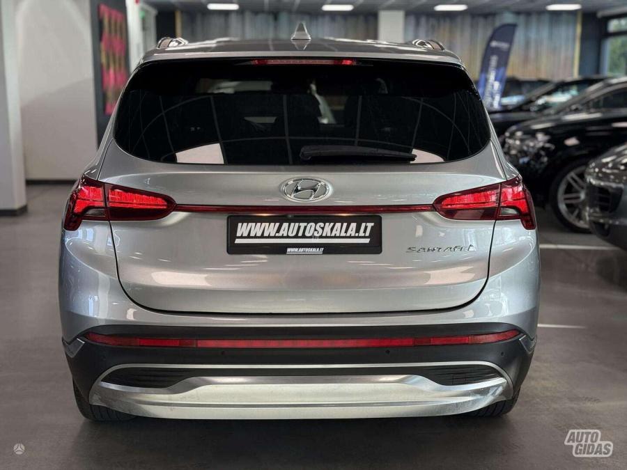 Grey Hyundai Santa Fe 2021 in Klaipeda, with an engine capacity of 2.50 L and mileage of 44 thousand km for 22750 €, photo 4 on AUTOMOTO.COM.LV