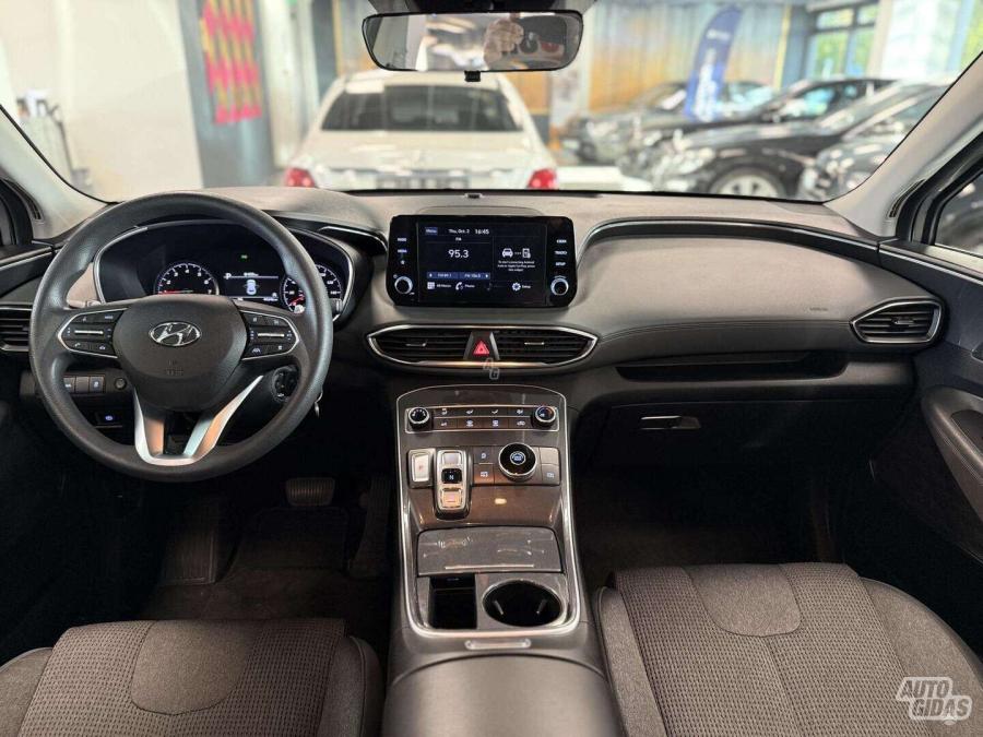 Grey Hyundai Santa Fe 2021 in Klaipeda, with an engine capacity of 2.50 L and mileage of 44 thousand km for 22750 €, photo 6 on AUTOMOTO.COM.LV