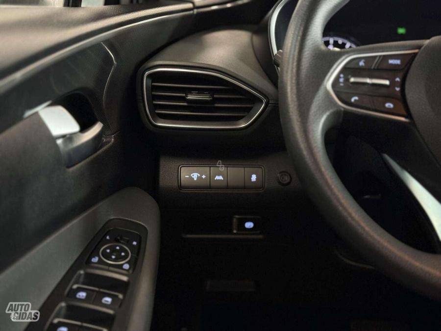 Grey Hyundai Santa Fe 2021 in Klaipeda, with an engine capacity of 2.50 L and mileage of 44 thousand km for 22750 €, photo 7 on AUTOMOTO.COM.LV