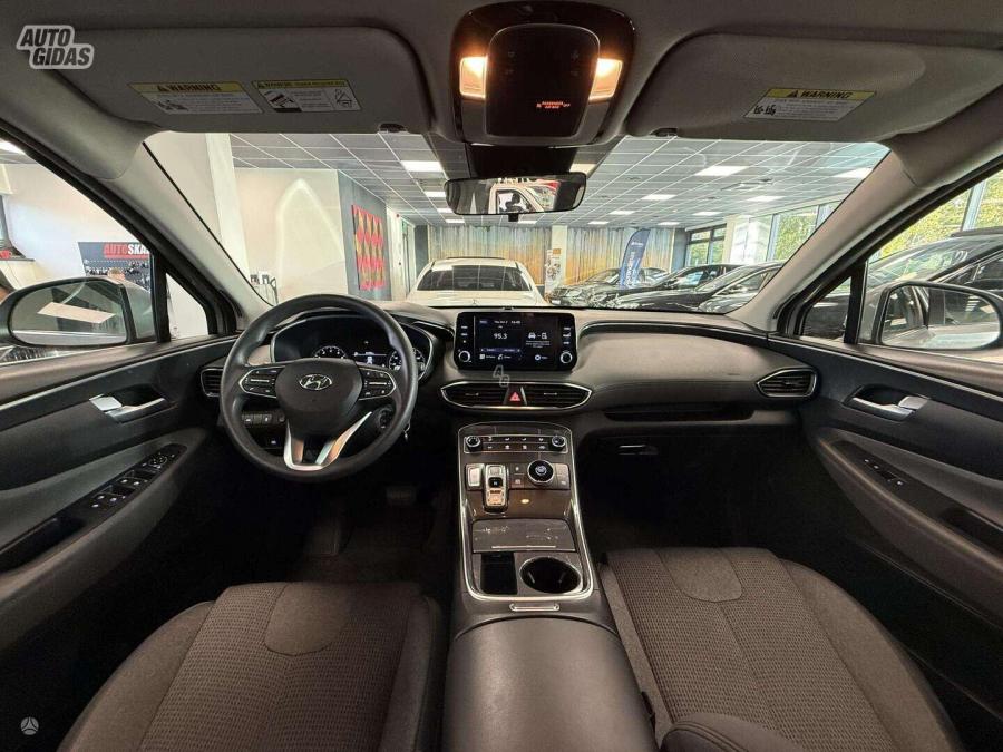 Grey Hyundai Santa Fe 2021 in Klaipeda, with an engine capacity of 2.50 L and mileage of 44 thousand km for 22750 €, photo 9 on AUTOMOTO.COM.LV