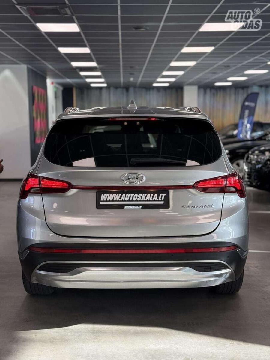 Grey Hyundai Santa Fe 2021 in Klaipeda, with an engine capacity of 2.50 L and mileage of 44 thousand km for 22750 €, photo 18 on AUTOMOTO.COM.LV