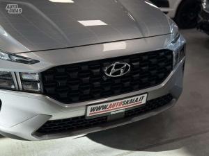 Grey Hyundai Santa Fe 2021 in Klaipeda, with an engine capacity of 2.50 L and mileage of 44 thousand km for 22750 €, photo 21 on AUTOMOTO.COM.LV
