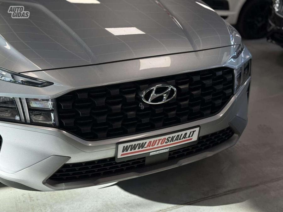 Grey Hyundai Santa Fe 2021 in Klaipeda, with an engine capacity of 2.50 L and mileage of 44 thousand km for 22750 €, photo 21 on AUTOMOTO.COM.LV