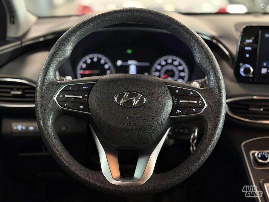 Grey Hyundai Santa Fe 2021 in Klaipeda, with an engine capacity of 2.50 L and mileage of 44 thousand km for 22750 €, photo 27 on AUTOMOTO.COM.LV