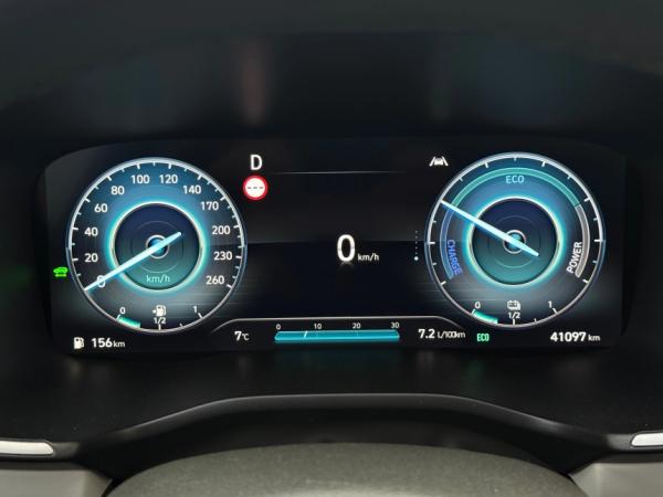 Grey Hyundai Santa Fe 2021 in Riga, with an engine capacity of 0.00 L and mileage of 41 thousand km for 32280 €, photo 5 on AUTOMOTO.COM.LV