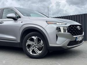 Grey Hyundai Santa Fe 2021 in Klaipeda, with an engine capacity of 2.50 L and mileage of 45 thousand km for 23500 €, photo 3 on AUTOMOTO.COM.LV