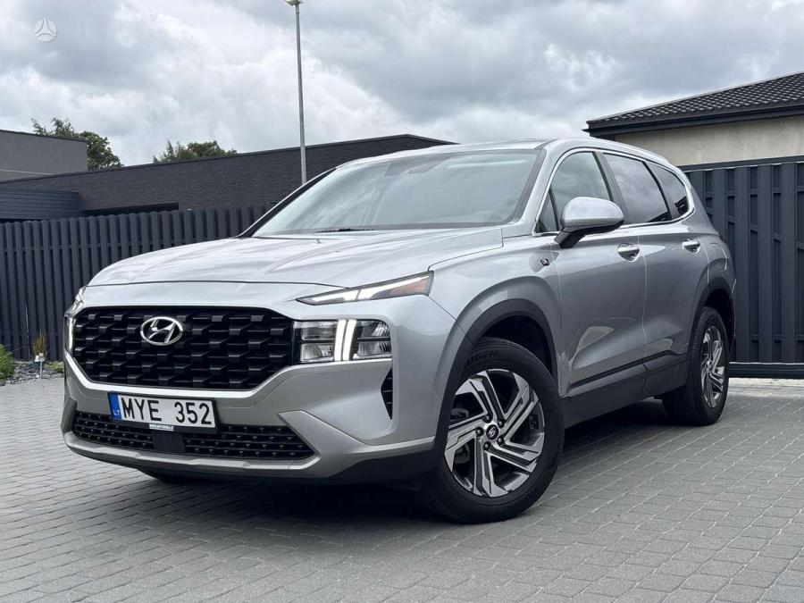 Grey Hyundai Santa Fe 2021 in Klaipeda, with an engine capacity of 2.50 L and mileage of 45 thousand km for 23500 €, photo 4 on AUTOMOTO.COM.LV