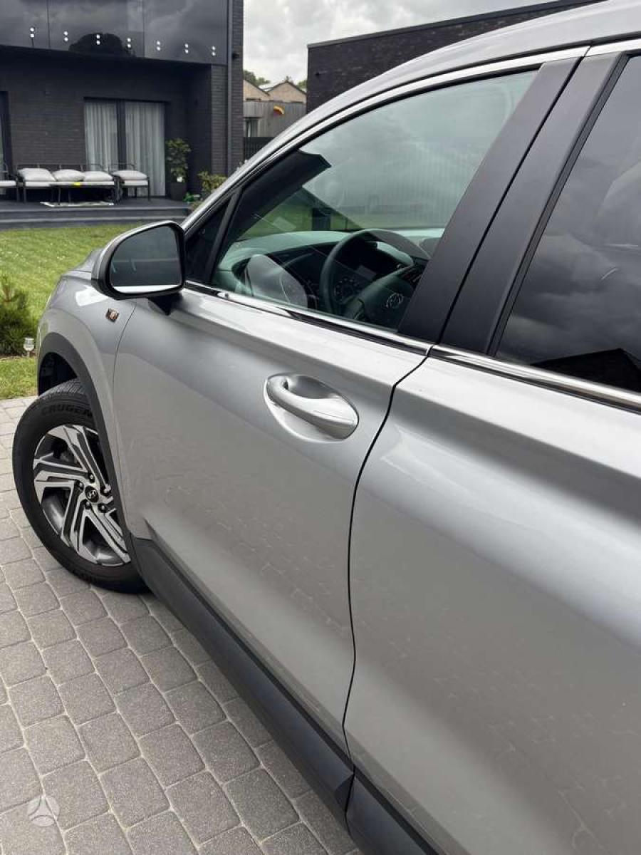 Grey Hyundai Santa Fe 2021 in Klaipeda, with an engine capacity of 2.50 L and mileage of 45 thousand km for 23500 €, photo 6 on AUTOMOTO.COM.LV