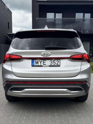 Grey Hyundai Santa Fe 2021 in Klaipeda, with an engine capacity of 2.50 L and mileage of 45 thousand km for 23500 €, photo 8 on AUTOMOTO.COM.LV