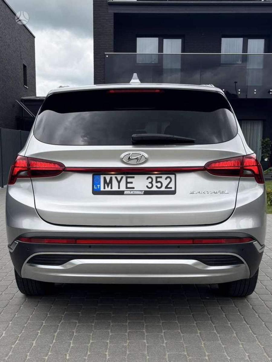 Grey Hyundai Santa Fe 2021 in Klaipeda, with an engine capacity of 2.50 L and mileage of 45 thousand km for 23500 €, photo 8 on AUTOMOTO.COM.LV