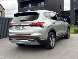 Grey Hyundai Santa Fe 2021 in Klaipeda, with an engine capacity of 2.50 L and mileage of 45 thousand km for 23500 €, photo 9 on AUTOMOTO.COM.LV
