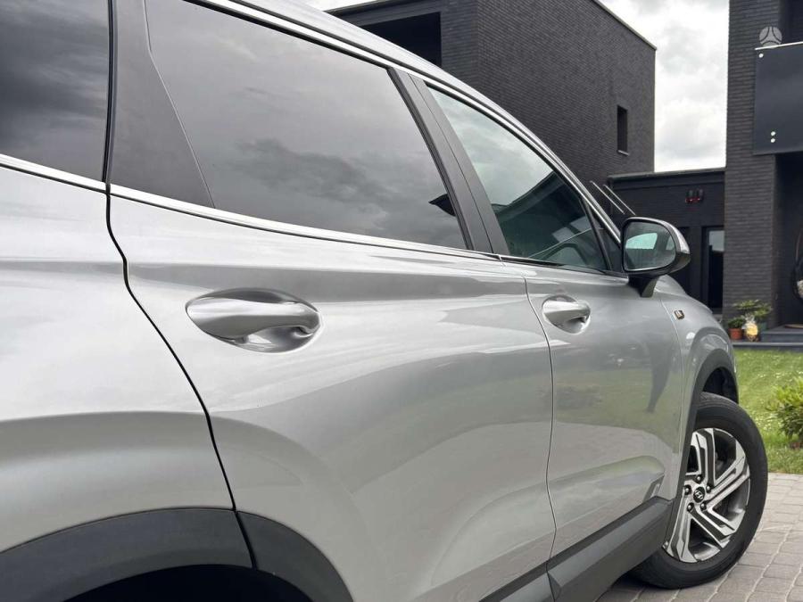 Grey Hyundai Santa Fe 2021 in Klaipeda, with an engine capacity of 2.50 L and mileage of 45 thousand km for 23500 €, photo 11 on AUTOMOTO.COM.LV