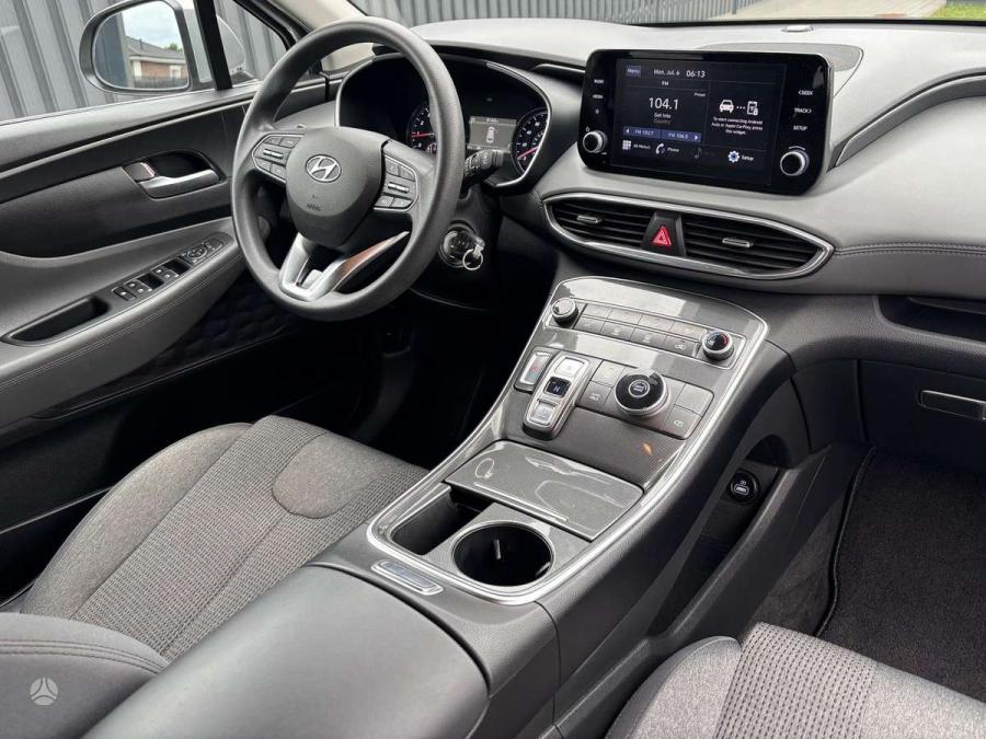 Grey Hyundai Santa Fe 2021 in Klaipeda, with an engine capacity of 2.50 L and mileage of 45 thousand km for 23500 €, photo 13 on AUTOMOTO.COM.LV
