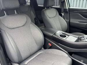 Grey Hyundai Santa Fe 2021 in Klaipeda, with an engine capacity of 2.50 L and mileage of 45 thousand km for 23500 €, photo 14 on AUTOMOTO.COM.LV