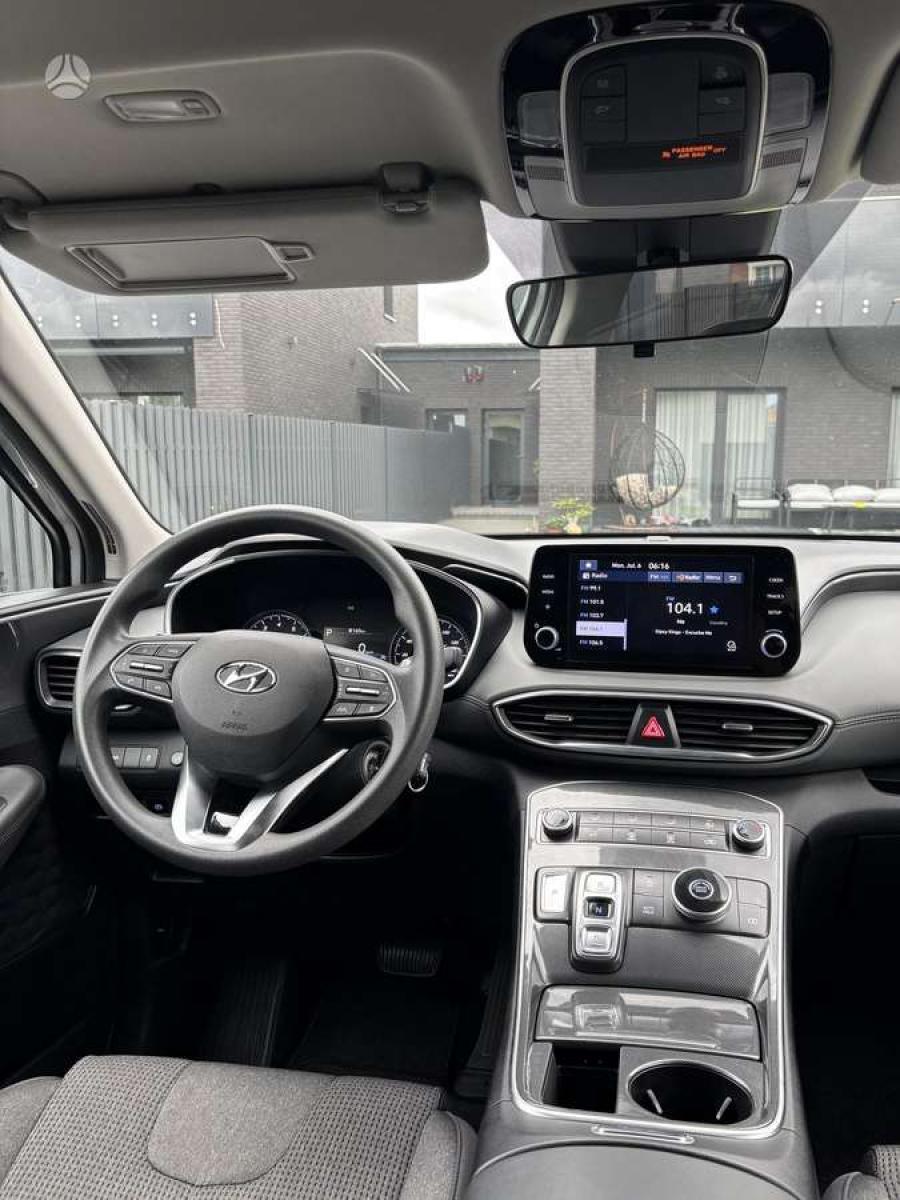 Grey Hyundai Santa Fe 2021 in Klaipeda, with an engine capacity of 2.50 L and mileage of 45 thousand km for 23500 €, photo 16 on AUTOMOTO.COM.LV