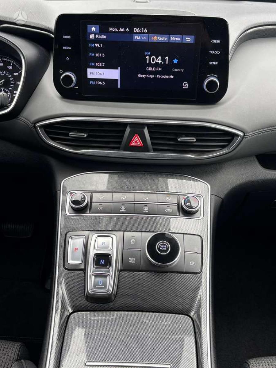 Grey Hyundai Santa Fe 2021 in Klaipeda, with an engine capacity of 2.50 L and mileage of 45 thousand km for 23500 €, photo 17 on AUTOMOTO.COM.LV