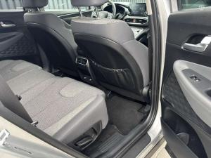 Grey Hyundai Santa Fe 2021 in Klaipeda, with an engine capacity of 2.50 L and mileage of 45 thousand km for 23500 €, photo 18 on AUTOMOTO.COM.LV