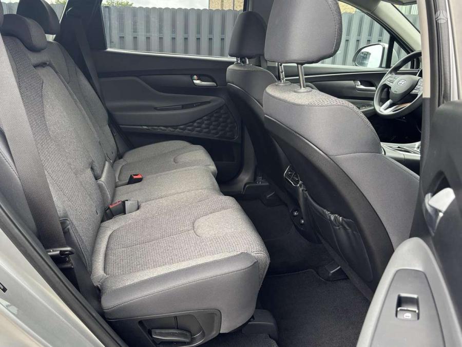 Grey Hyundai Santa Fe 2021 in Klaipeda, with an engine capacity of 2.50 L and mileage of 45 thousand km for 23500 €, photo 19 on AUTOMOTO.COM.LV