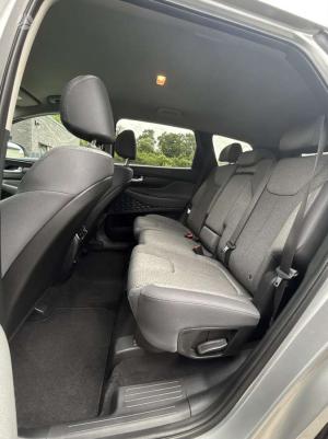 Grey Hyundai Santa Fe 2021 in Klaipeda, with an engine capacity of 2.50 L and mileage of 45 thousand km for 23500 €, photo 20 on AUTOMOTO.COM.LV