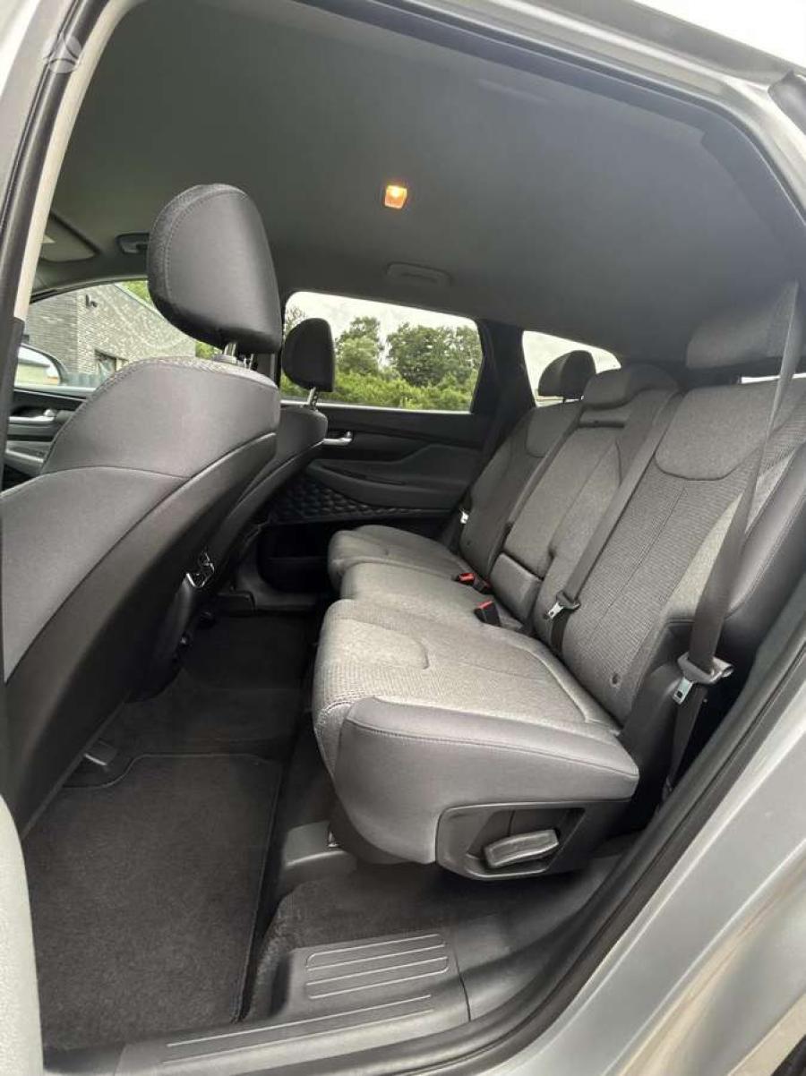 Grey Hyundai Santa Fe 2021 in Klaipeda, with an engine capacity of 2.50 L and mileage of 45 thousand km for 23500 €, photo 20 on AUTOMOTO.COM.LV