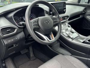 Grey Hyundai Santa Fe 2021 in Klaipeda, with an engine capacity of 2.50 L and mileage of 45 thousand km for 23500 €, photo 23 on AUTOMOTO.COM.LV