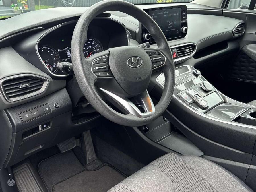 Grey Hyundai Santa Fe 2021 in Klaipeda, with an engine capacity of 2.50 L and mileage of 45 thousand km for 23500 €, photo 23 on AUTOMOTO.COM.LV