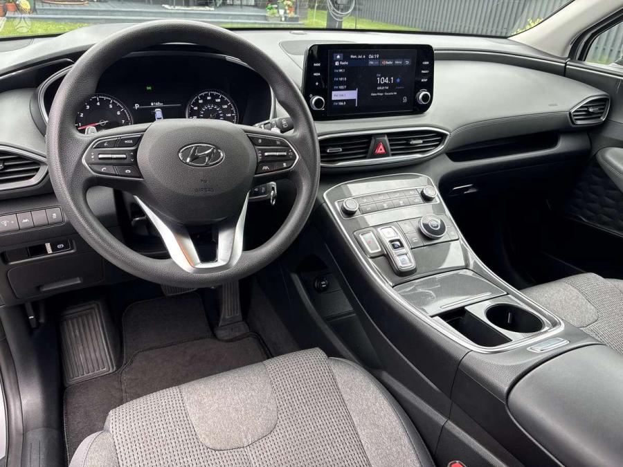 Grey Hyundai Santa Fe 2021 in Klaipeda, with an engine capacity of 2.50 L and mileage of 45 thousand km for 23500 €, photo 24 on AUTOMOTO.COM.LV