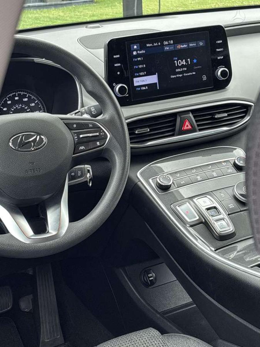 Grey Hyundai Santa Fe 2021 in Klaipeda, with an engine capacity of 2.50 L and mileage of 45 thousand km for 23500 €, photo 25 on AUTOMOTO.COM.LV