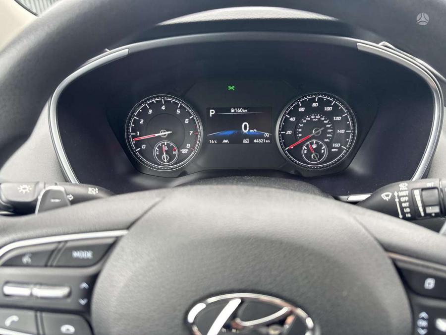 Grey Hyundai Santa Fe 2021 in Klaipeda, with an engine capacity of 2.50 L and mileage of 45 thousand km for 23500 €, photo 28 on AUTOMOTO.COM.LV