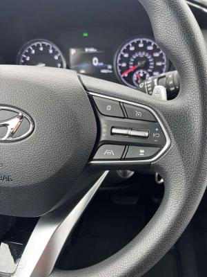 Grey Hyundai Santa Fe 2021 in Klaipeda, with an engine capacity of 2.50 L and mileage of 45 thousand km for 23500 €, photo 30 on AUTOMOTO.COM.LV