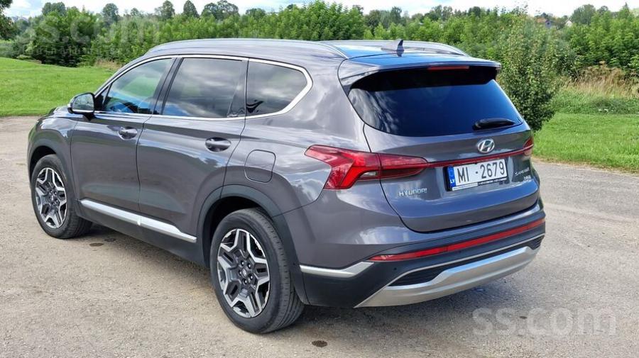 Grey Hyundai Santa Fe 2021 in Riga, with an engine capacity of 1.60 L and mileage of 172 thousand km for 24300 €, photo 7 on AUTOMOTO.COM.LV