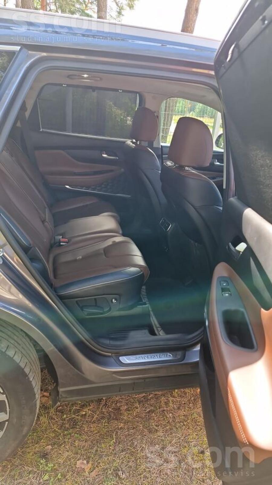 Grey Hyundai Santa Fe 2021 in Riga, with an engine capacity of 1.60 L and mileage of 172 thousand km for 24300 €, photo 8 on AUTOMOTO.COM.LV