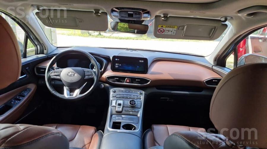 Grey Hyundai Santa Fe 2021 in Riga, with an engine capacity of 1.60 L and mileage of 172 thousand km for 24300 €, photo 11 on AUTOMOTO.COM.LV