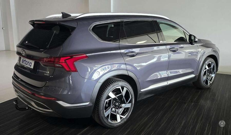 Grey Hyundai Santa Fe 2021 in Siauliai, with an engine capacity of 2.15 L and mileage of 123 thousand km for 29500 €, photo 5 on AUTOMOTO.COM.LV
