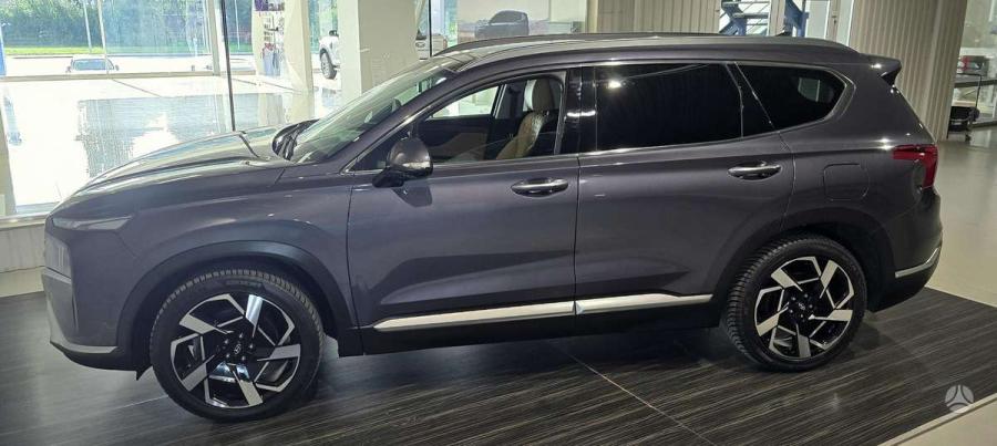 Grey Hyundai Santa Fe 2021 in Siauliai, with an engine capacity of 2.15 L and mileage of 123 thousand km for 29500 €, photo 7 on AUTOMOTO.COM.LV