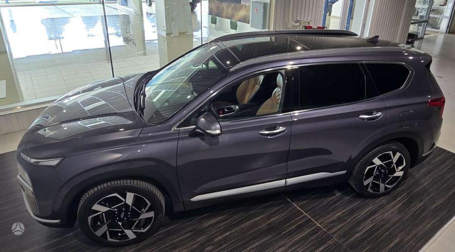 Grey Hyundai Santa Fe 2021 in Siauliai, with an engine capacity of 2.15 L and mileage of 123 thousand km for 29500 €, photo 8 on AUTOMOTO.COM.LV