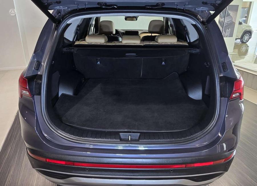 Grey Hyundai Santa Fe 2021 in Siauliai, with an engine capacity of 2.15 L and mileage of 123 thousand km for 29500 €, photo 11 on AUTOMOTO.COM.LV