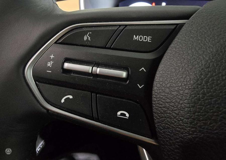 Grey Hyundai Santa Fe 2021 in Siauliai, with an engine capacity of 2.15 L and mileage of 123 thousand km for 29500 €, photo 18 on AUTOMOTO.COM.LV