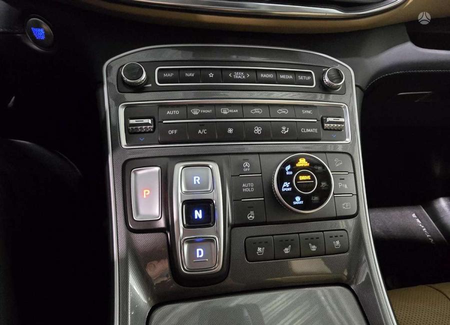Grey Hyundai Santa Fe 2021 in Siauliai, with an engine capacity of 2.15 L and mileage of 123 thousand km for 29500 €, photo 21 on AUTOMOTO.COM.LV
