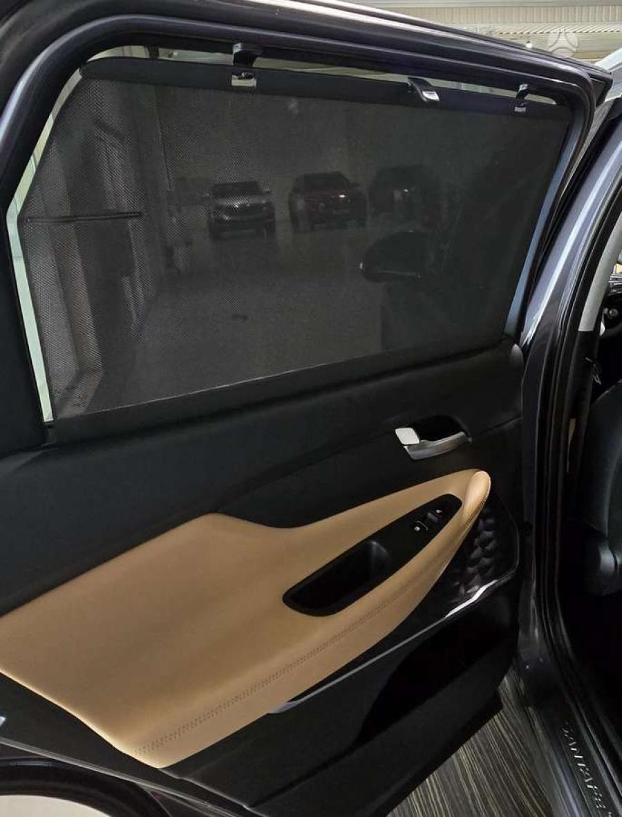 Grey Hyundai Santa Fe 2021 in Siauliai, with an engine capacity of 2.15 L and mileage of 123 thousand km for 29500 €, photo 32 on AUTOMOTO.COM.LV