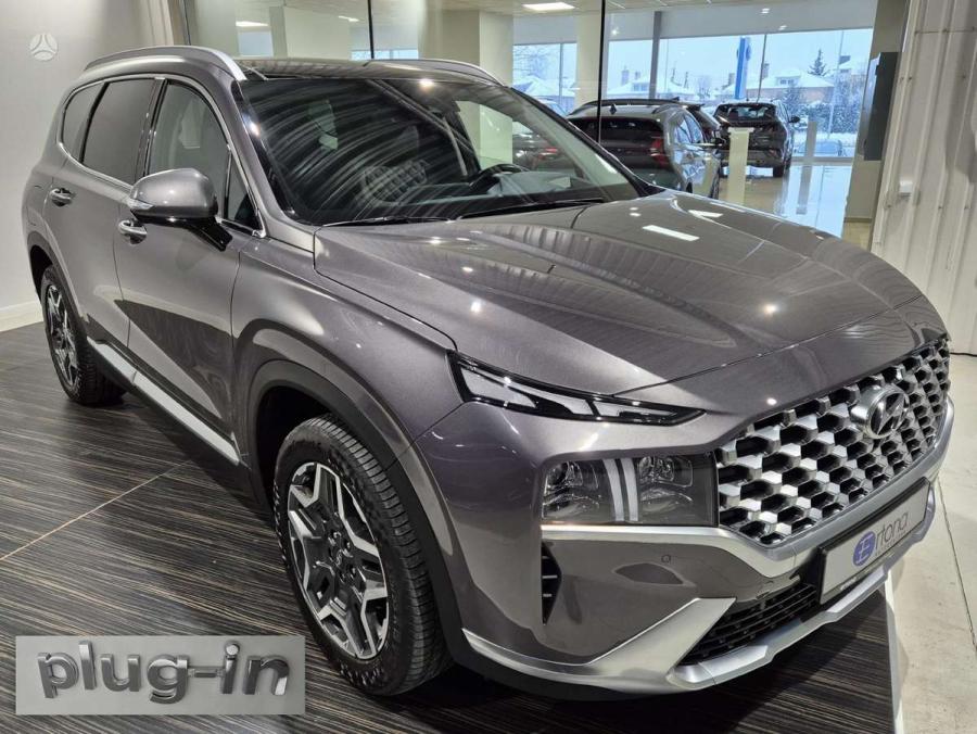Grey Hyundai Santa Fe 2022 in Siauliai, with an engine capacity of 1.60 L and mileage of 31 thousand km for 32800 €, photo 1 on AUTOMOTO.COM.LV