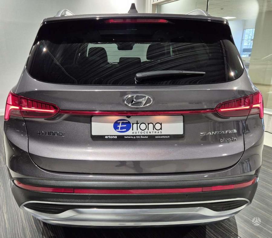 Grey Hyundai Santa Fe 2022 in Siauliai, with an engine capacity of 1.60 L and mileage of 31 thousand km for 32800 €, photo 10 on AUTOMOTO.COM.LV