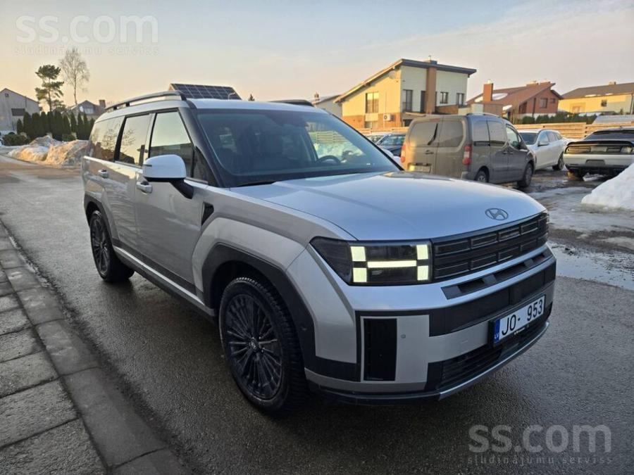 Pelēks Hyundai Santa Fe 2024 Rīga, ar dzinēja tilpumu 1.60 L un nobraukumu 13 tūkst. km par 44000 €, foto 1 vietnē AUTOMOTO.COM.LV