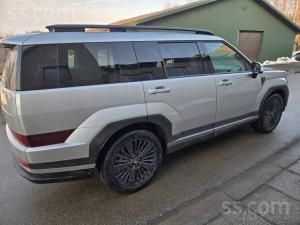 Pelēks Hyundai Santa Fe 2024 Rīga, ar dzinēja tilpumu 1.60 L un nobraukumu 13 tūkst. km par 44000 €, foto 3 vietnē AUTOMOTO.COM.LV