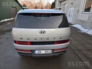 Pelēks Hyundai Santa Fe 2024 Rīga, ar dzinēja tilpumu 1.60 L un nobraukumu 13 tūkst. km par 44000 €, foto 4 vietnē AUTOMOTO.COM.LV