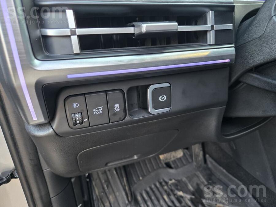 Pelēks Hyundai Santa Fe 2024 Rīga, ar dzinēja tilpumu 1.60 L un nobraukumu 13 tūkst. km par 44000 €, foto 17 vietnē AUTOMOTO.COM.LV