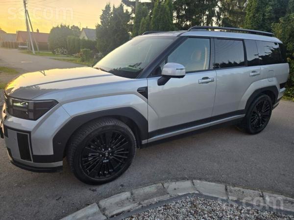Hyundai Santa Fe 2024 Rīga vietnē Pelēks Hyundai Santa Fe 2024 Rīga, ar dzinēja tilpumu 1.60 L un nobraukumu 13 tūkst. km par 42000 €, foto 1 vietnē AUTOMOTO.COM.LV