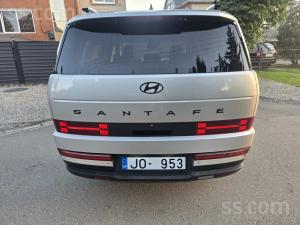 Pelēks Hyundai Santa Fe 2024 Rīga, ar dzinēja tilpumu 1.60 L un nobraukumu 13 tūkst. km par 42000 €, foto 4 vietnē AUTOMOTO.COM.LV