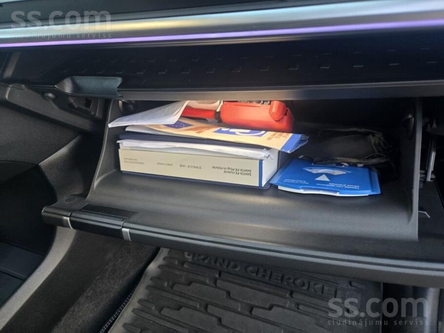 Pelēks Hyundai Santa Fe 2024 Rīga, ar dzinēja tilpumu 1.60 L un nobraukumu 13 tūkst. km par 42000 €, foto 13 vietnē AUTOMOTO.COM.LV